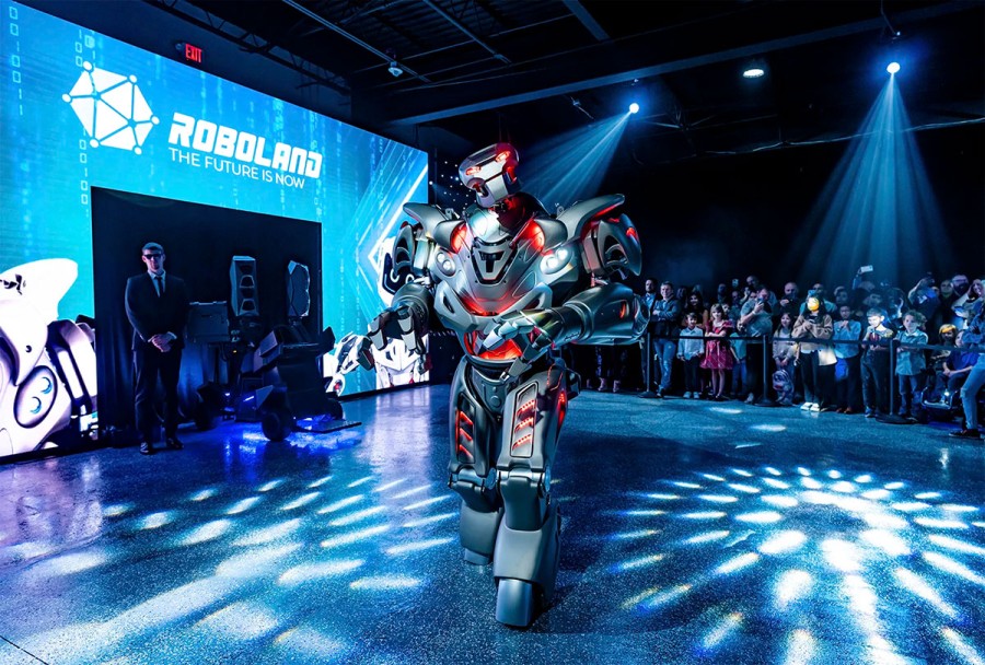 Titan the Robot Show and Robot Sophia